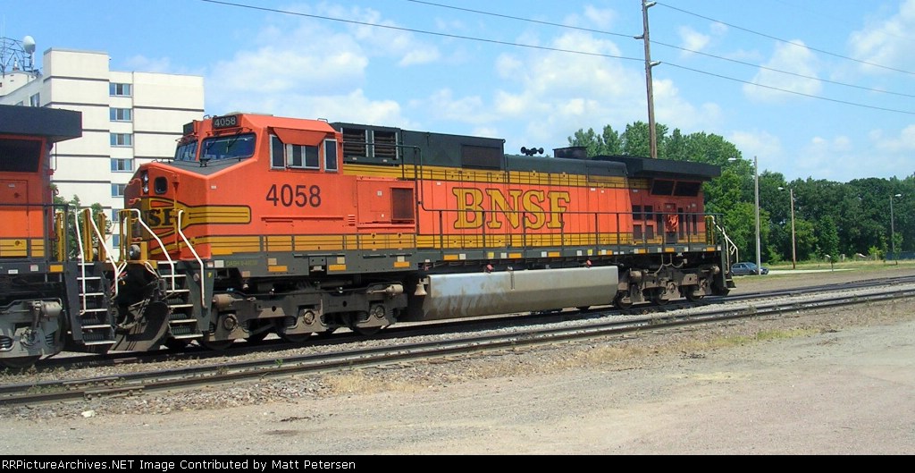 BNSF 4058